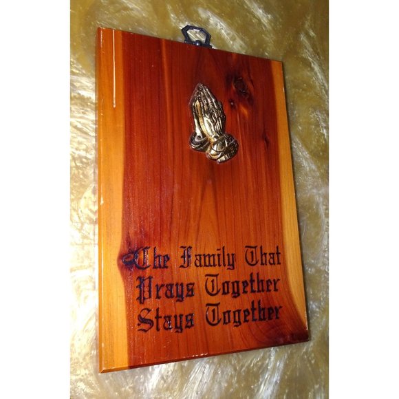 Vintage | Wall Decor | Vintage The Family That Prays Together Stays ...